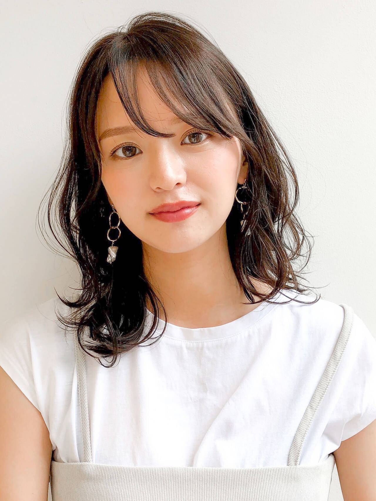 ミディアム アンニュイほつれヘア 小顔 フェミニン×dydi 表参道【ディディ】×佐藤 侑哉×694913【HAIR】